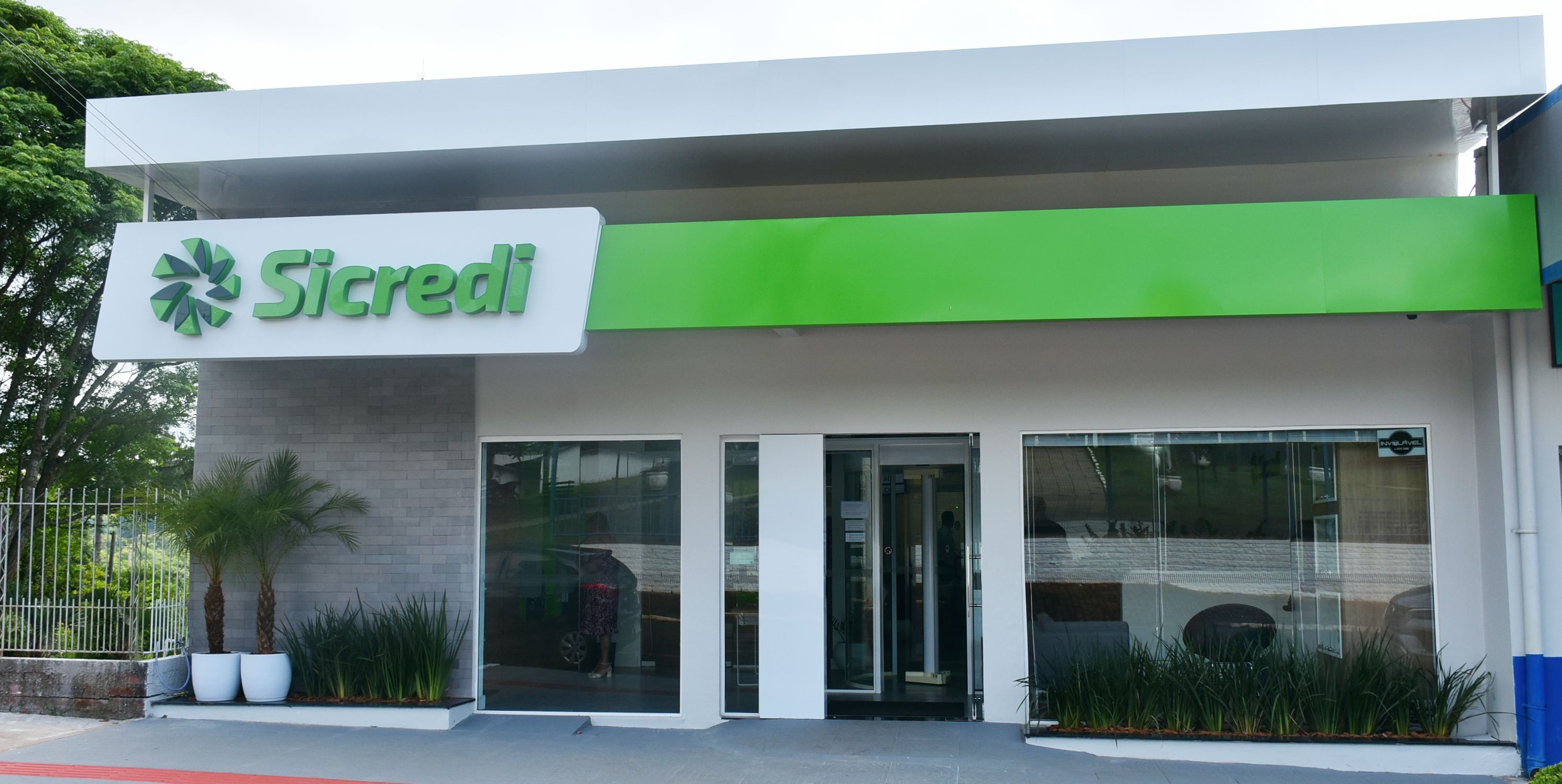 Sicredi entrega agência totalmente remodelada em Paulo Bento/RS